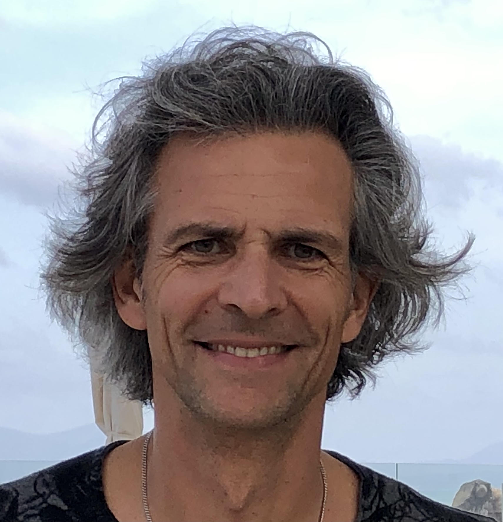 Dr. Patric Bialas